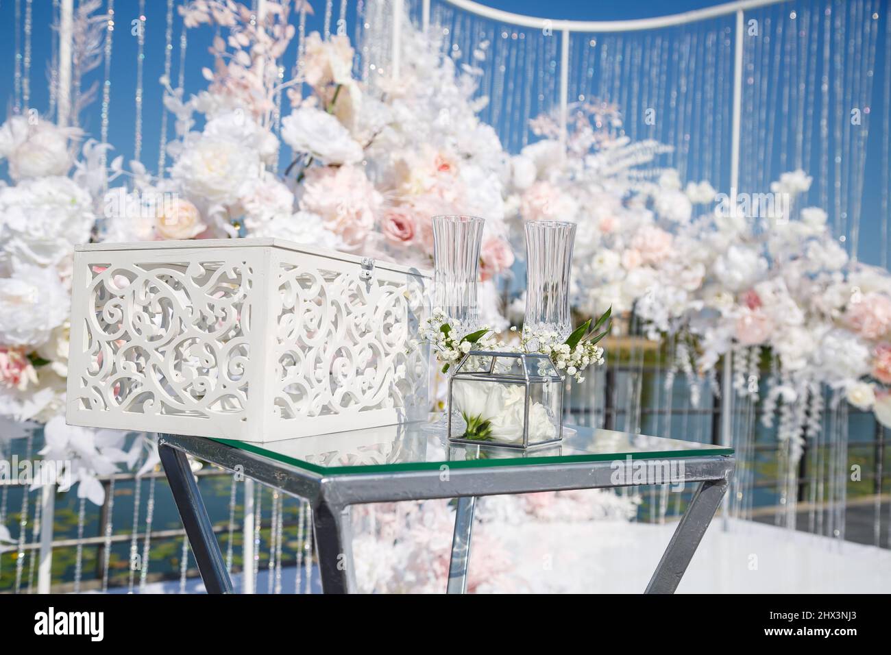 Festive arch for the ceremony of painting the newlyweds on the wedding ...