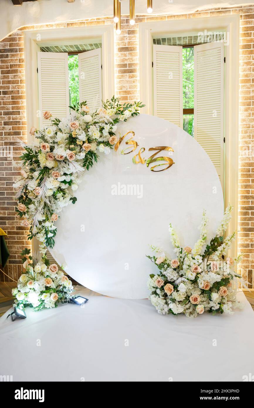 Festive arch for the ceremony of painting the newlyweds on the wedding ...