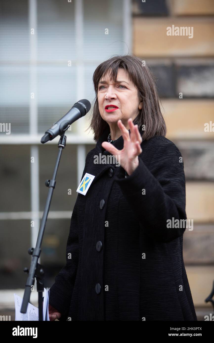 Scottish artist for ukraine hi-res stock photography and images - Alamy