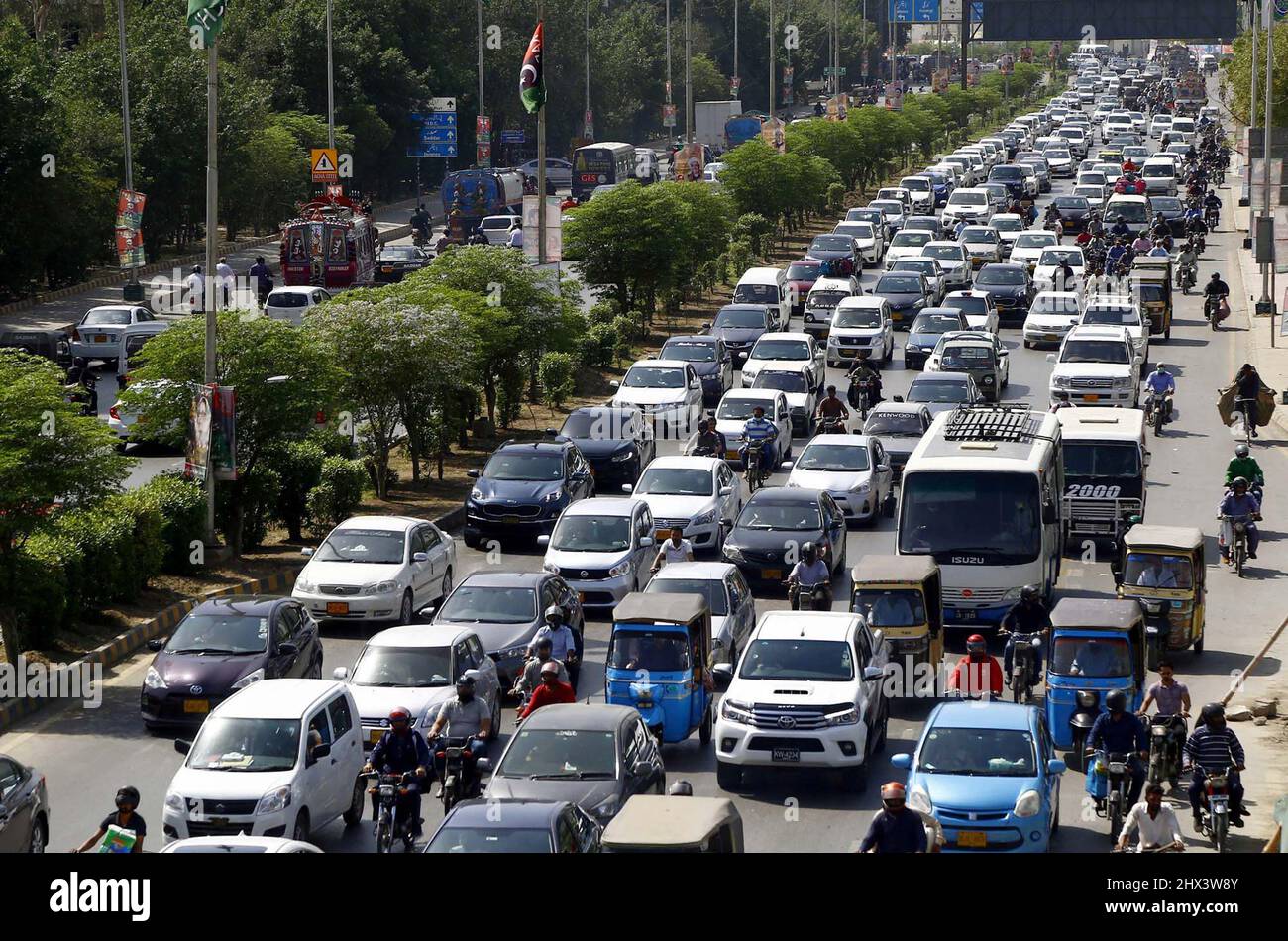 Huge numbers of vehicles are stuck in traffic jam due to VIP movement ...