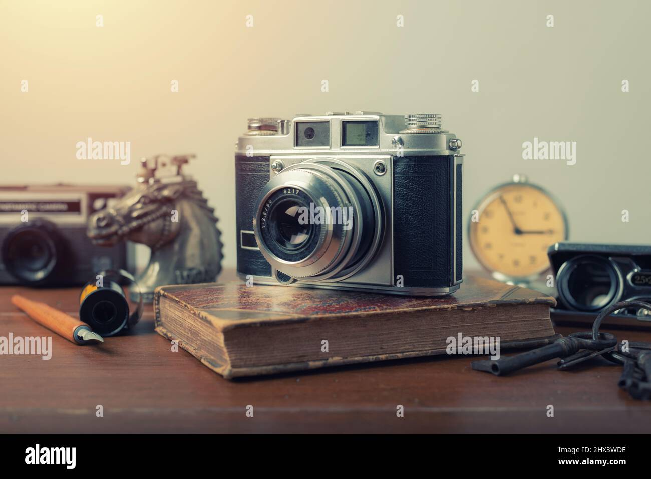 Retro film camera on hi-res stock photography and images - Alamy