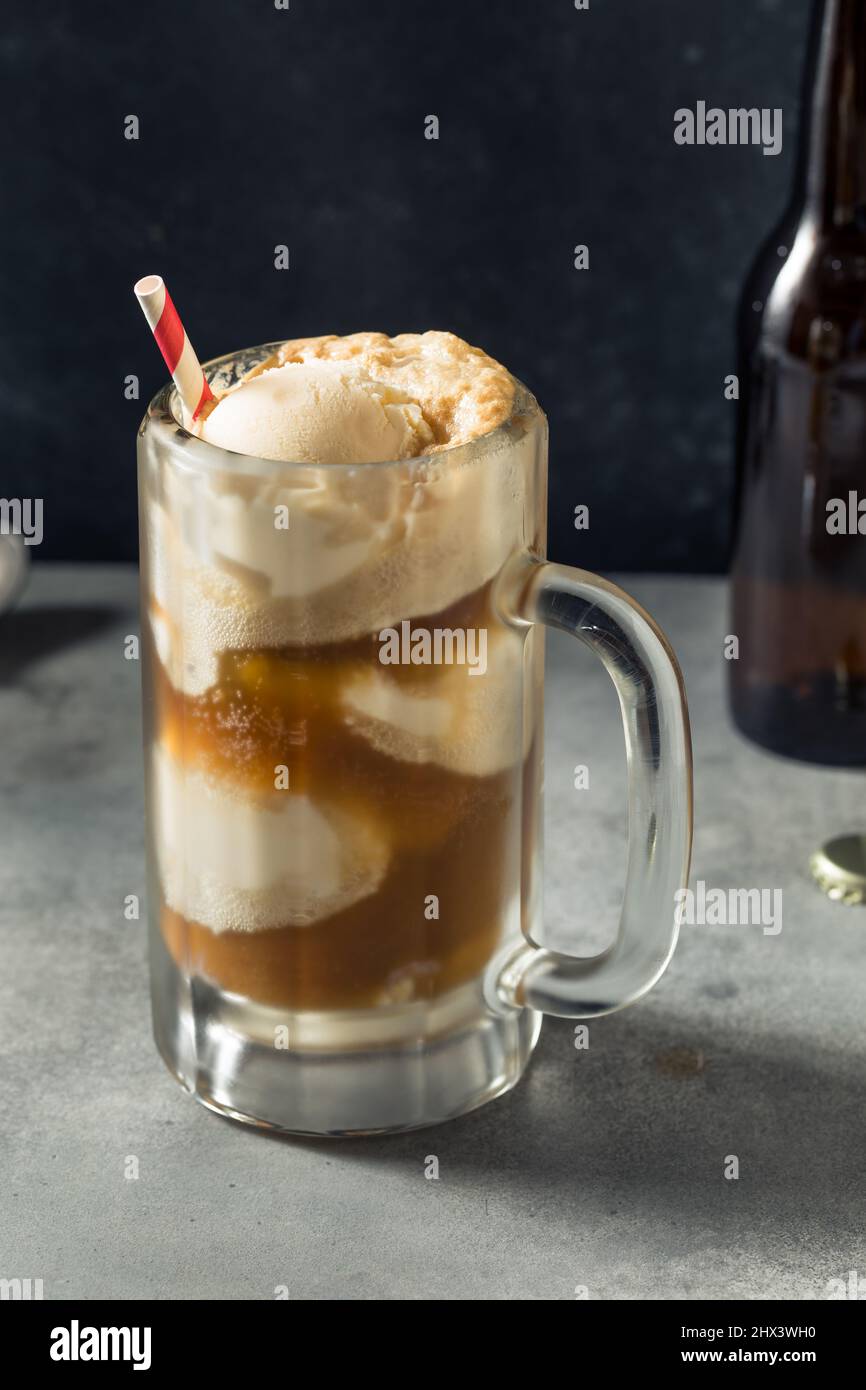 Cold Frozen Root Beer Float with Ice Cream Stock Photo - Alamy