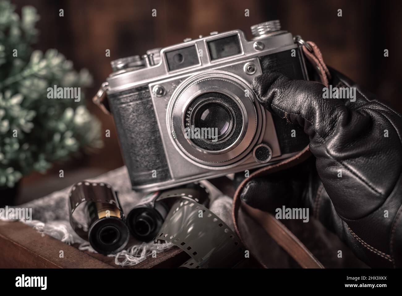 Photographer holding vintage camera in his hand over the desktop Stock ...