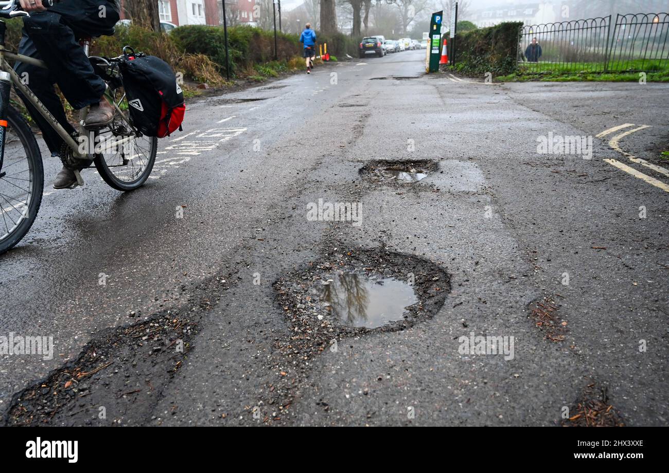 Pothole uk bike hi-res stock photography and images - Alamy