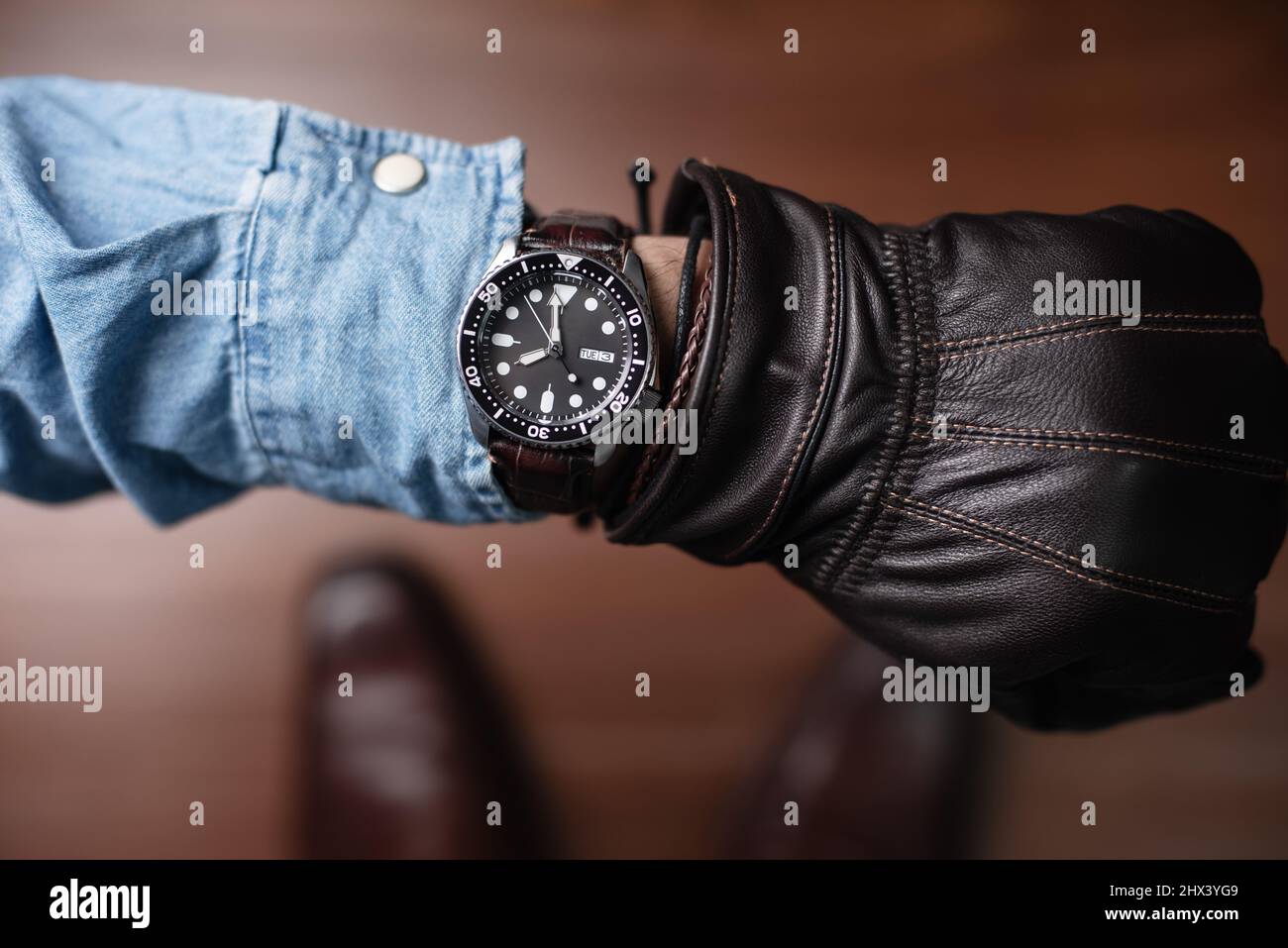 The man looking the time on his watch Stock Photo - Alamy