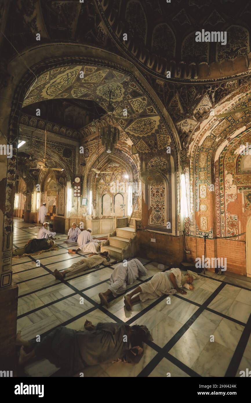 Inside muslim islam men people hi-res stock photography and images - Alamy