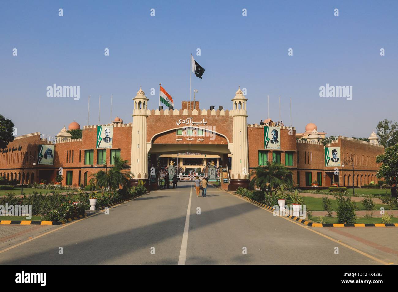 India pakistan border gate hi-res stock photography and images - Alamy