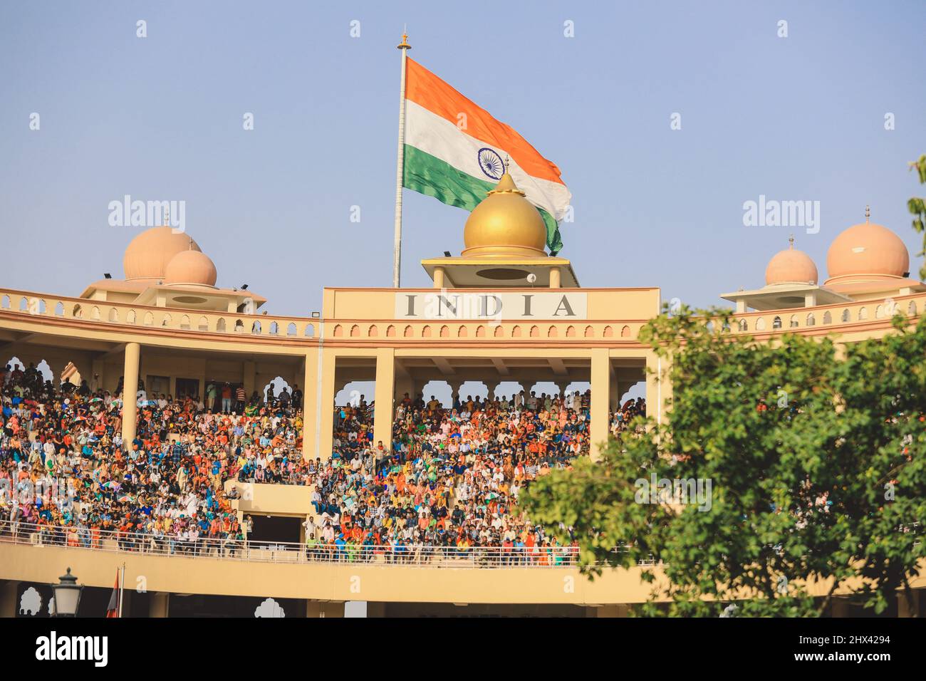India pakistan border gate hi-res stock photography and images - Alamy