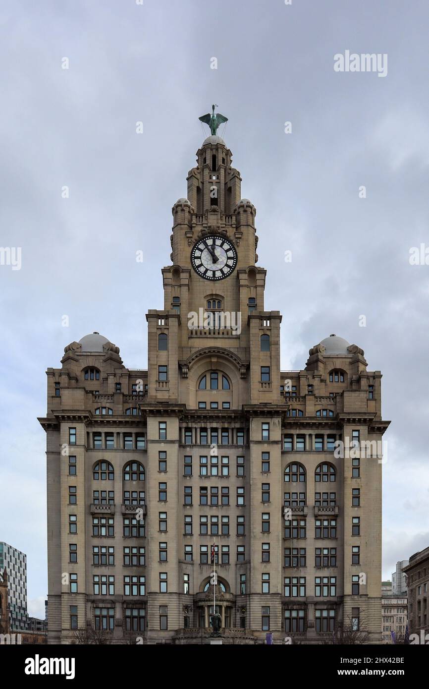 Liverpool liver building hi-res stock photography and images - Alamy