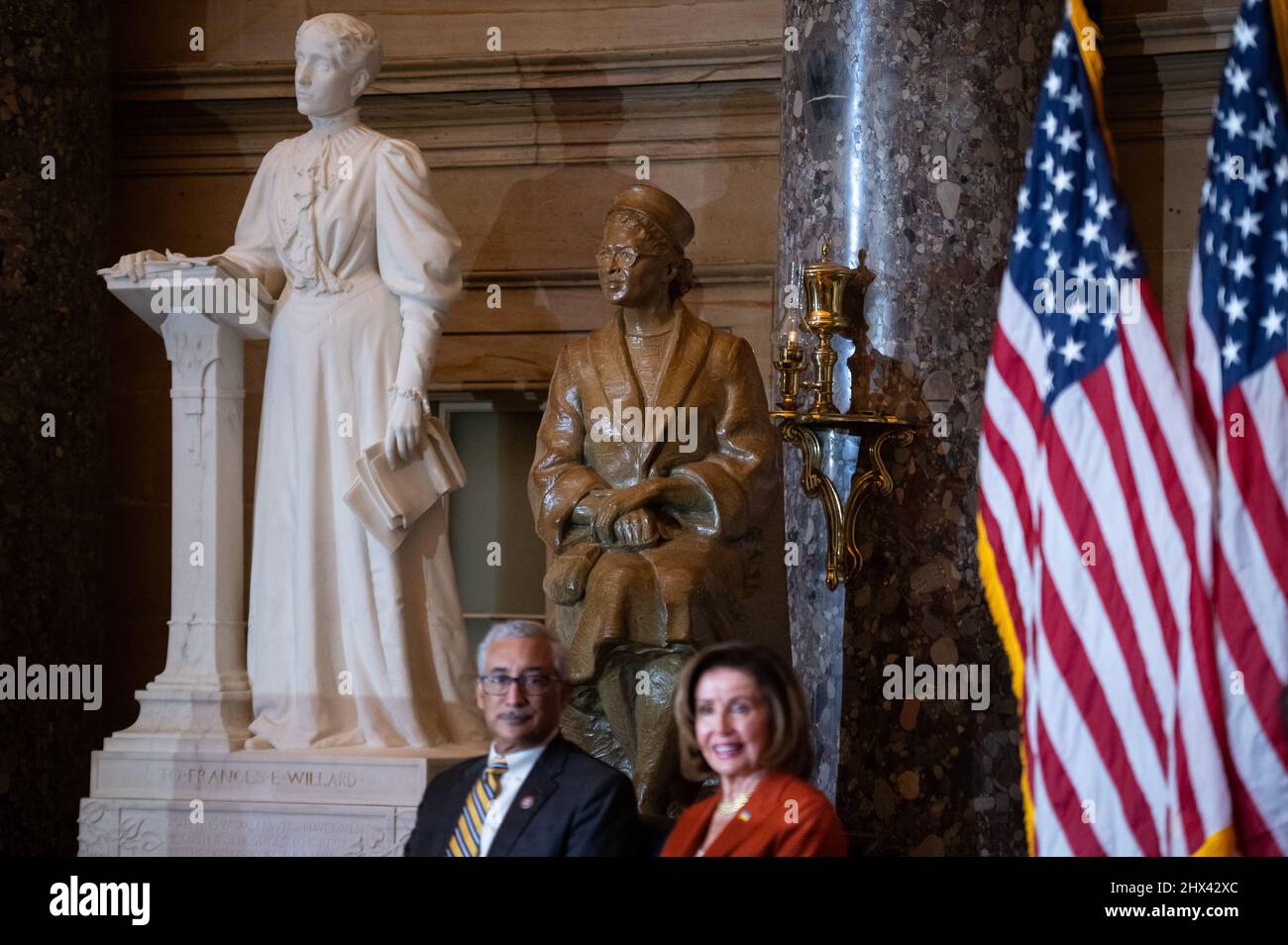 Statues of athletes hi-res stock photography and images - Alamy