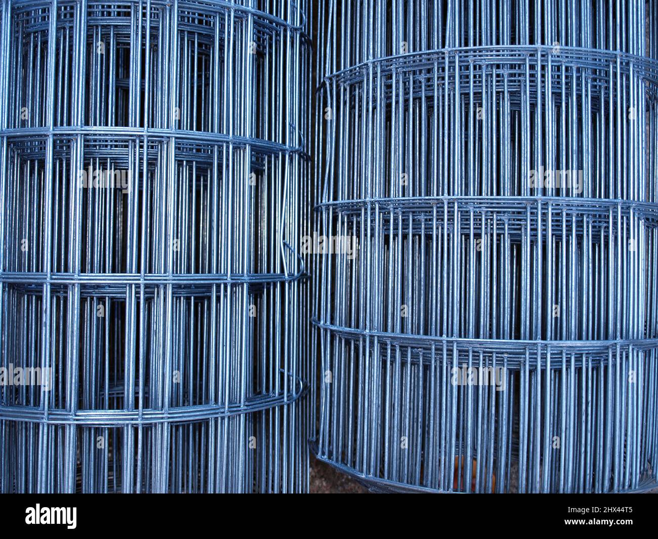 Roll wire mesh fence hi-res stock photography and images - Alamy