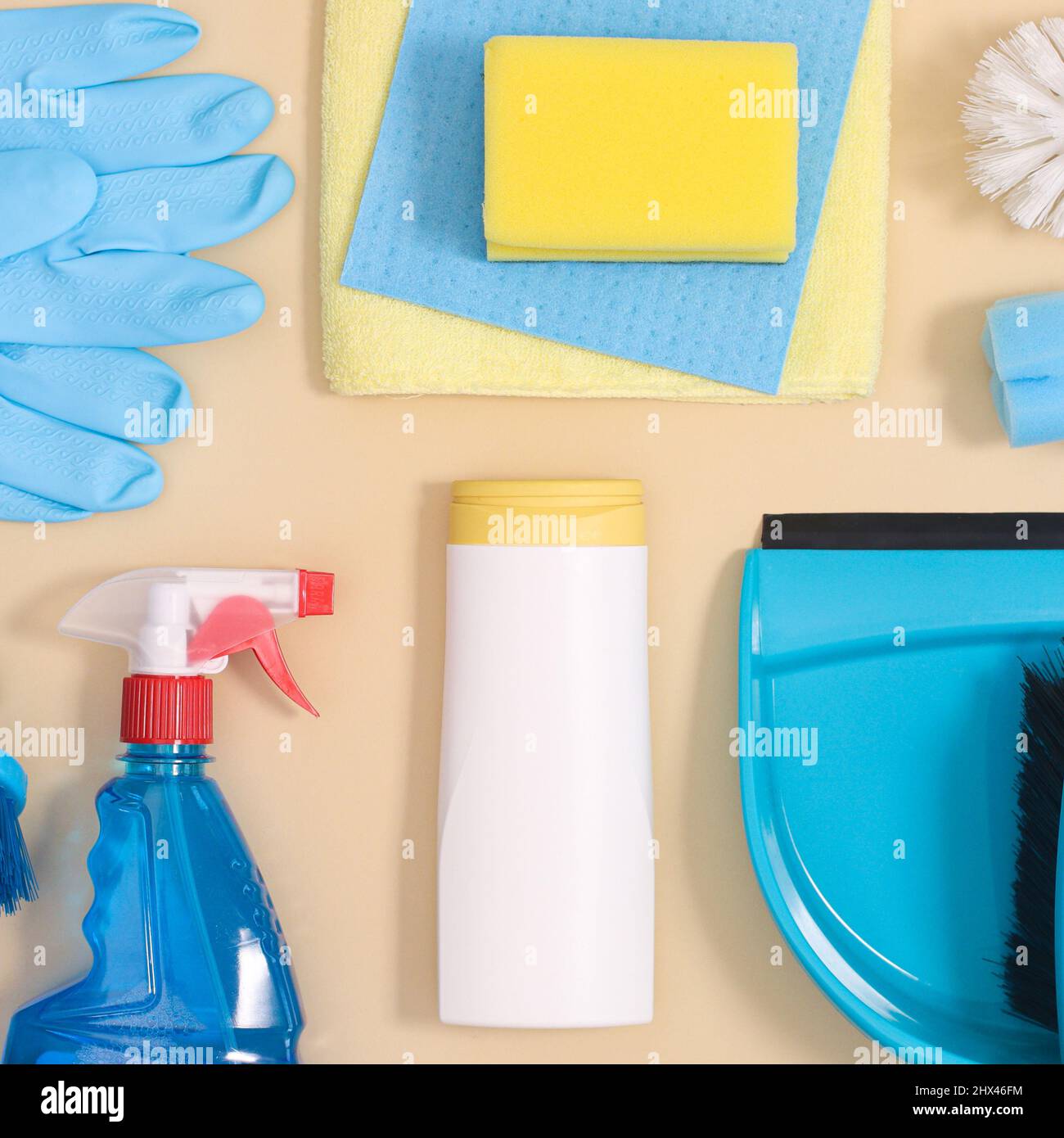 Pastel housekeeping tools hi-res stock photography and images - Alamy