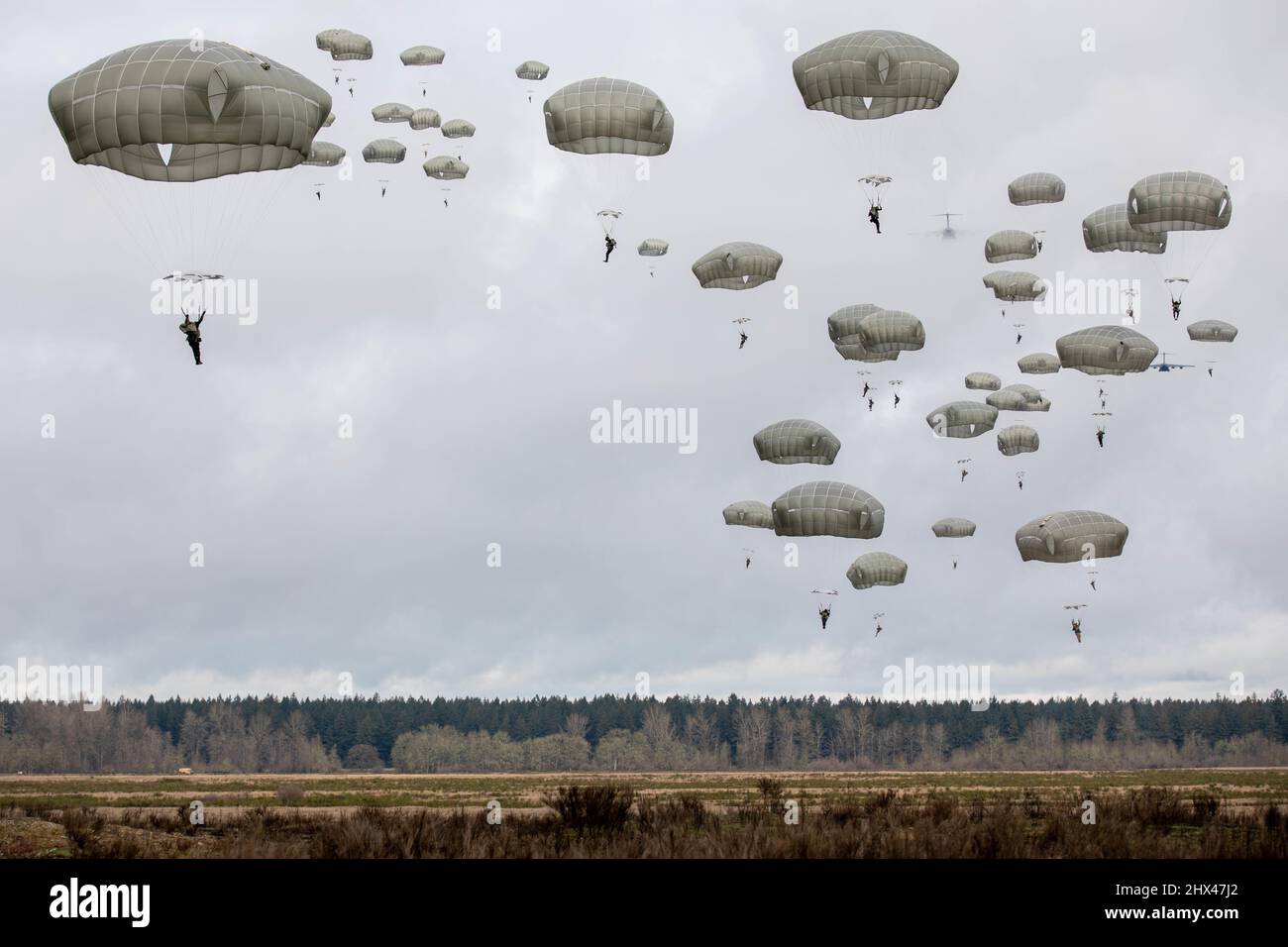 Team army trains in hi-res stock photography and images - Alamy