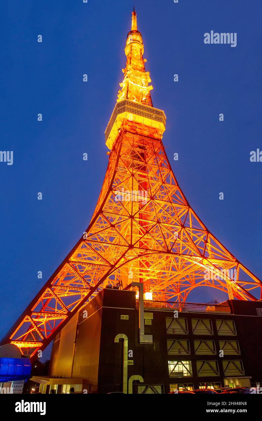 Twilight view of the orange Tokyo Tower - very similar to the Eiffel ...