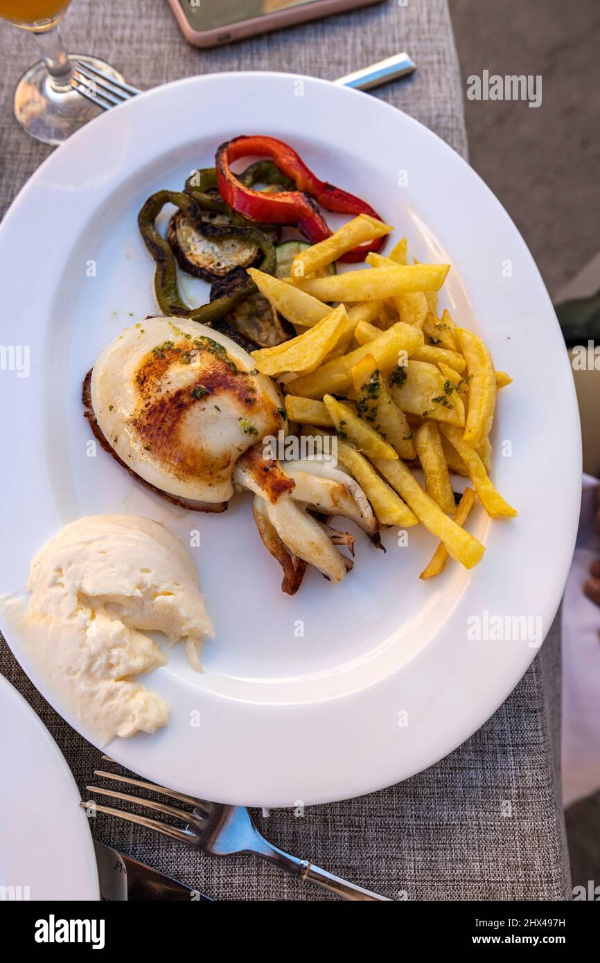 Sepionet a la plancha, Cuttlefish at grill, El Palmar, Valencia ...