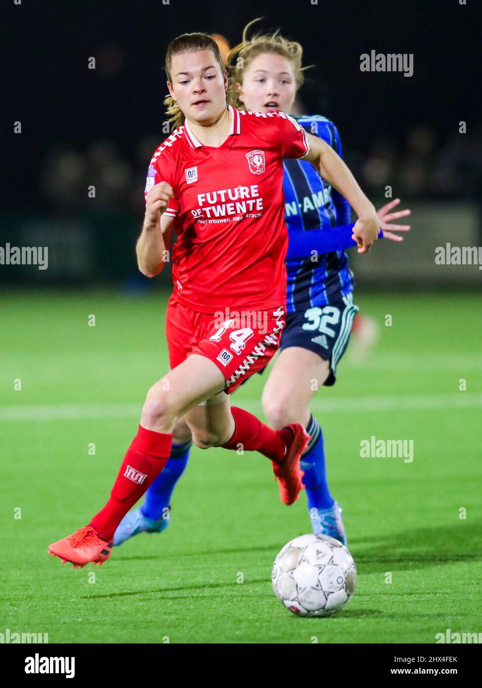 ENSCHEDE, NETHERLANDS - MARCH 9: Kayleigh van Dooren of FC Twente ...
