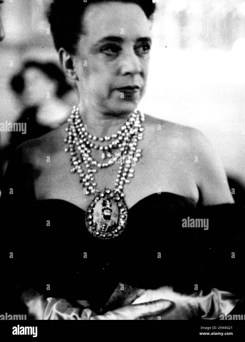 Decolletage hi-res stock photography and images - Alamy