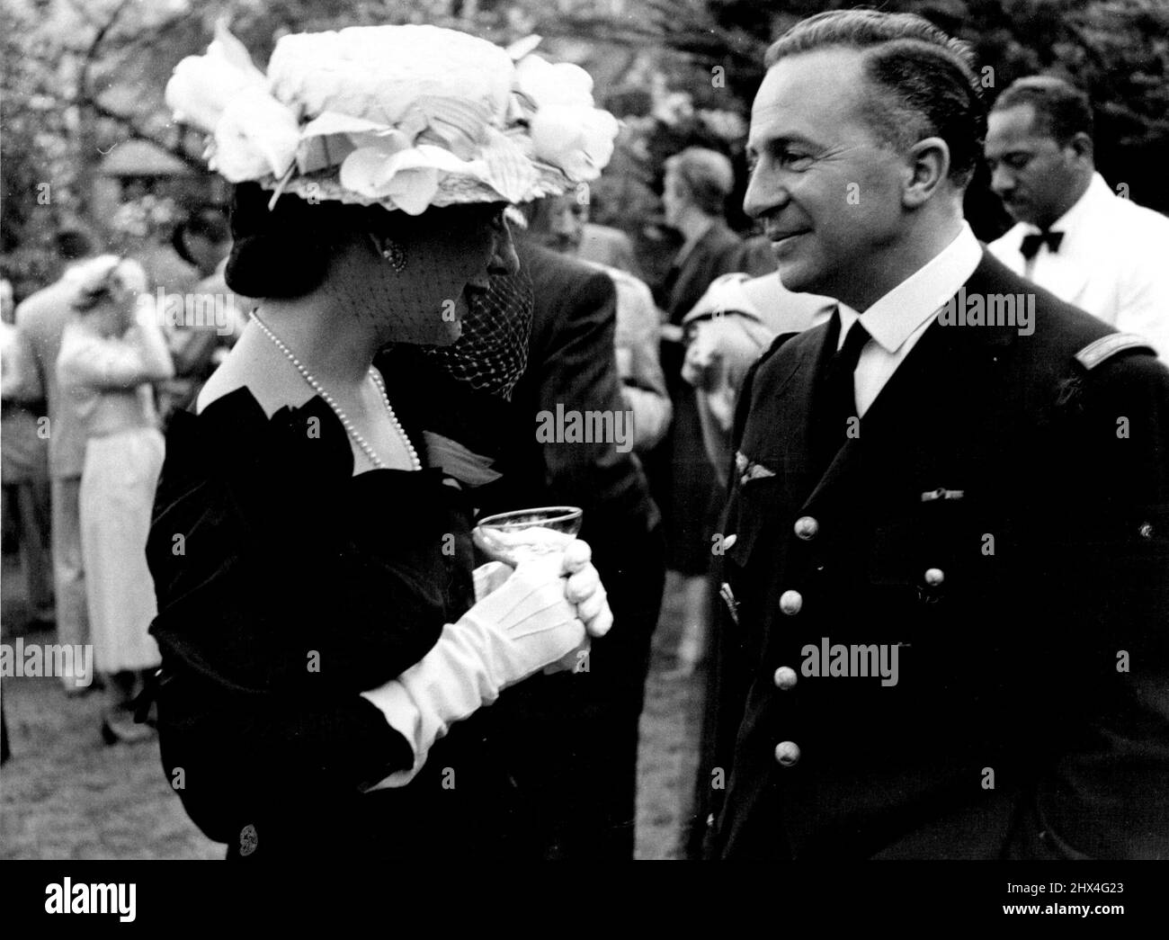 Washington hostess Mrs. Morris Cafritz turns on the charm for General ...