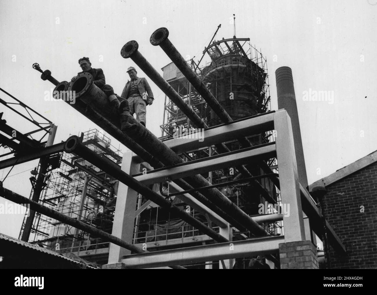 Progress On Isle of Grain Refinery -- Looking rather like the guns of a ...