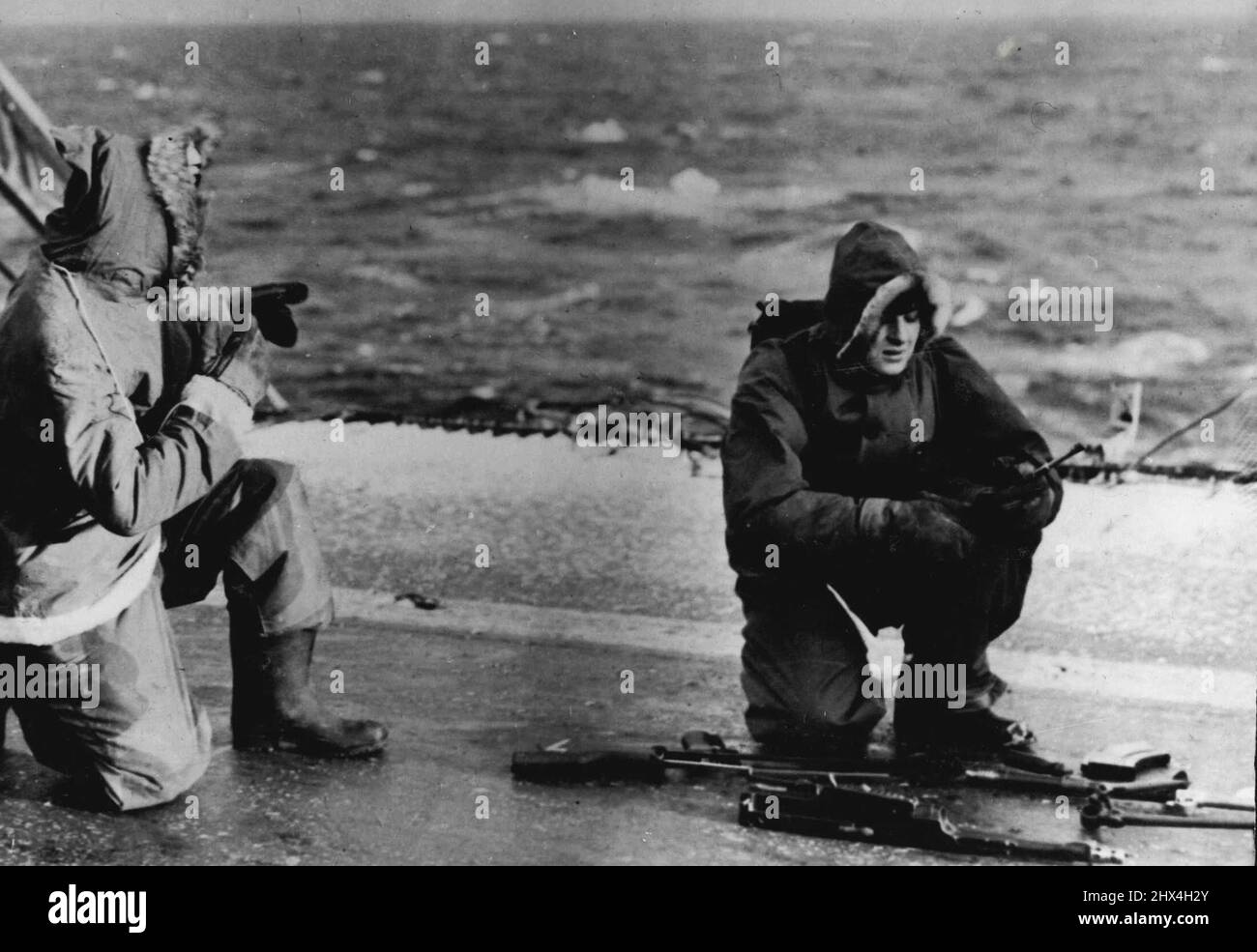 Royal Navy Tests Fighting Efficiency in Arctic - Royal Marines, in ...