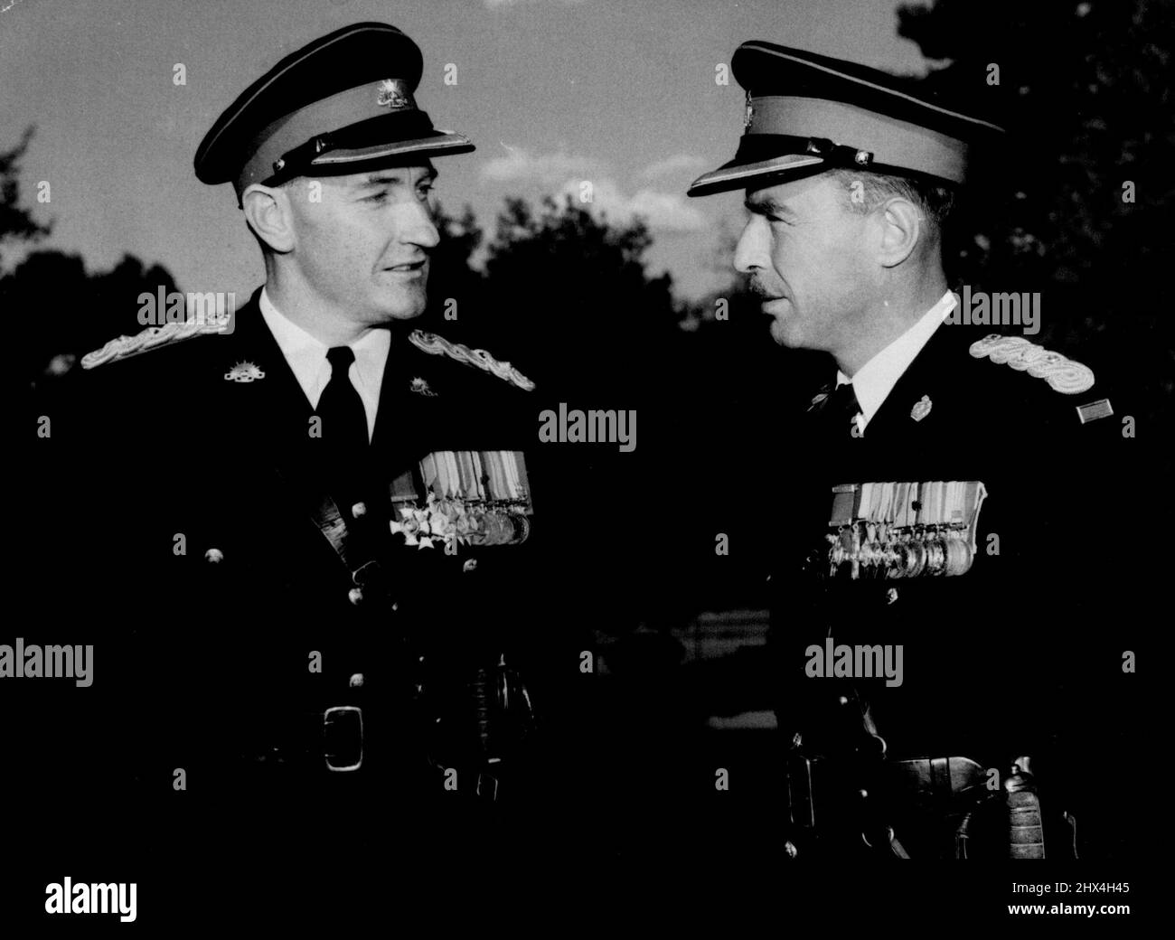 Two ex Commanding Officers of 3 Battalion R.A..R. chat over the Korean ...