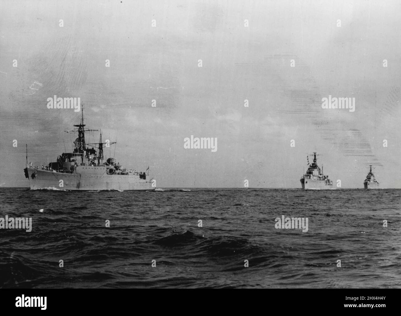 Navy-RAAF exercises at Manus Island. Portion of the RAN fleet arriving ...