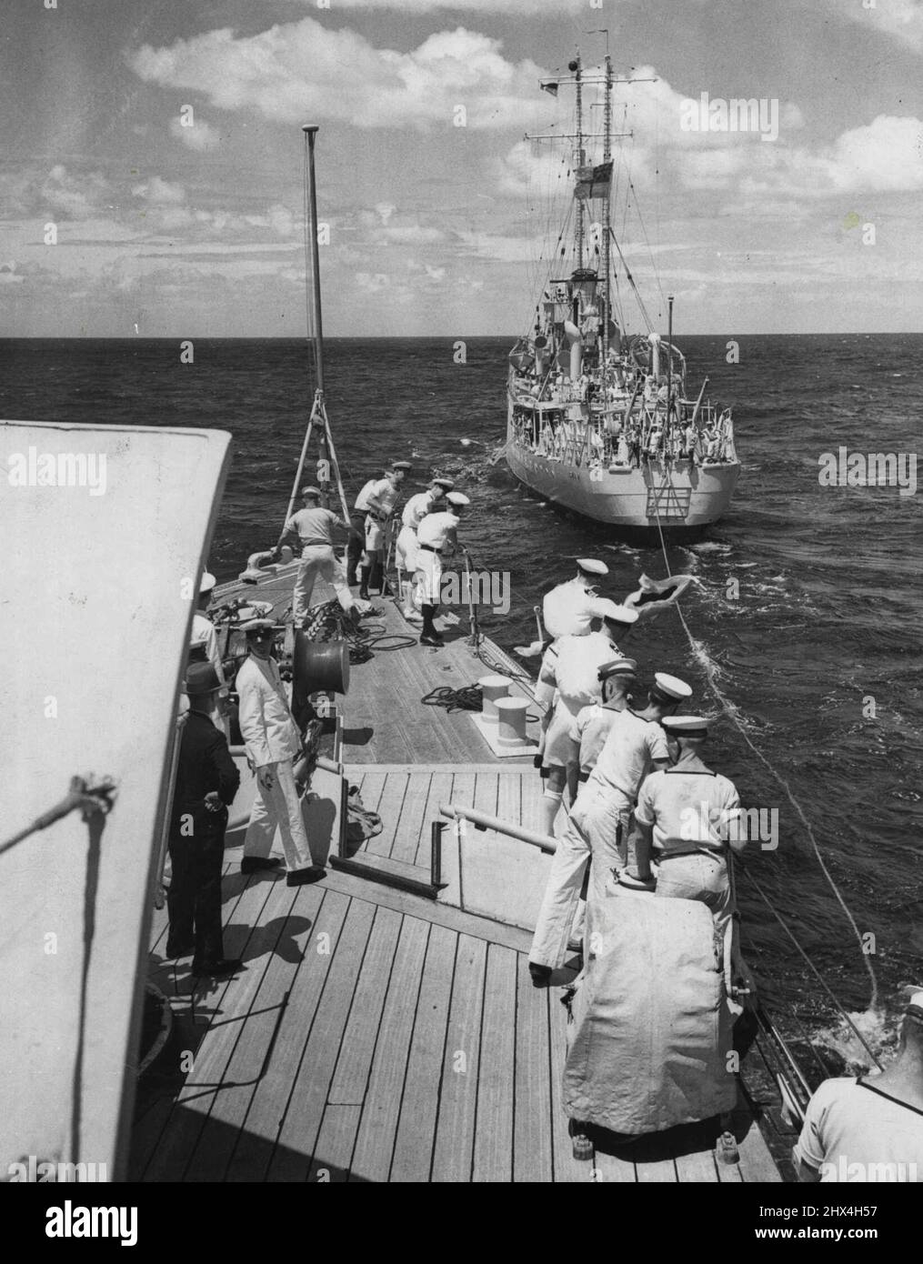 H m a s swan sloop hi-res stock photography and images - Alamy