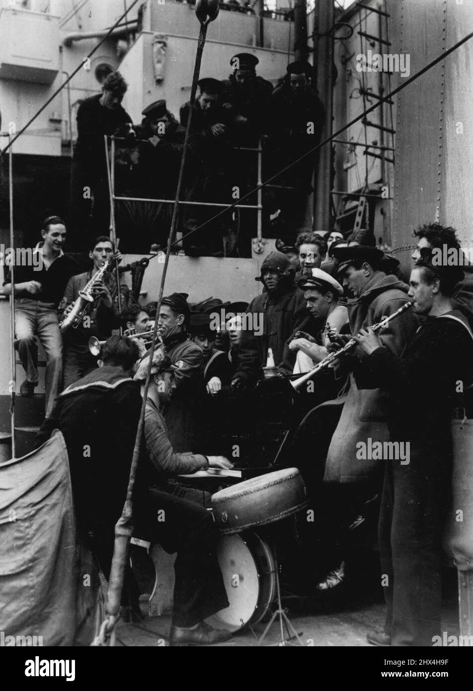 Lighter ships hi-res stock photography and images - Alamy