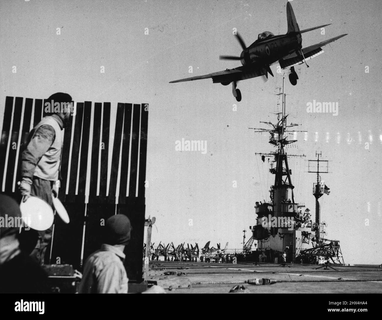 Hms vengeance r71 Black and White Stock Photos & Images - Alamy