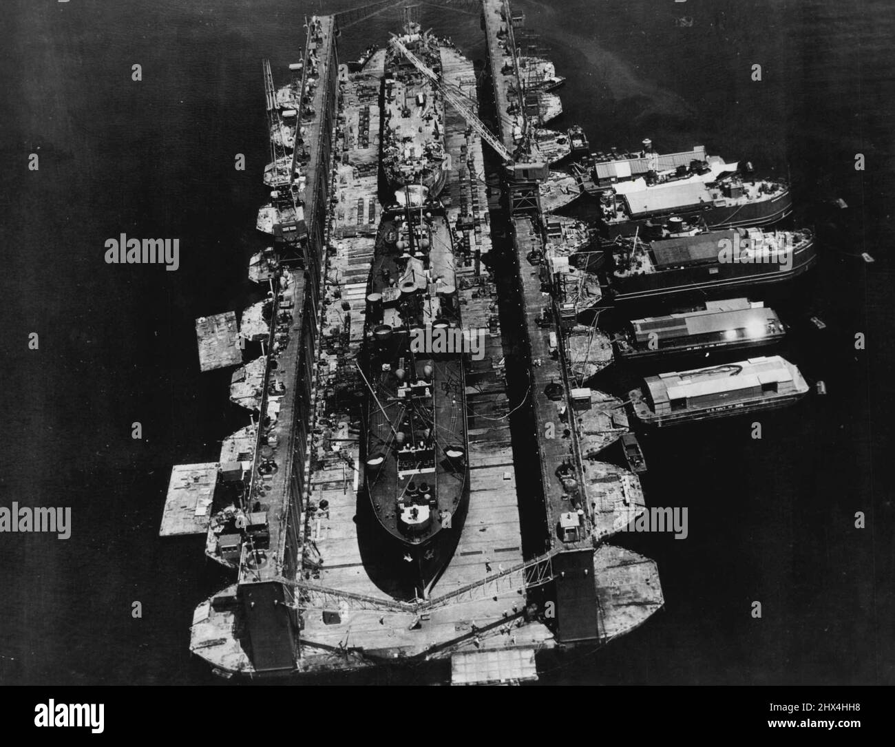 Floating drydock hi-res stock photography and images - Alamy