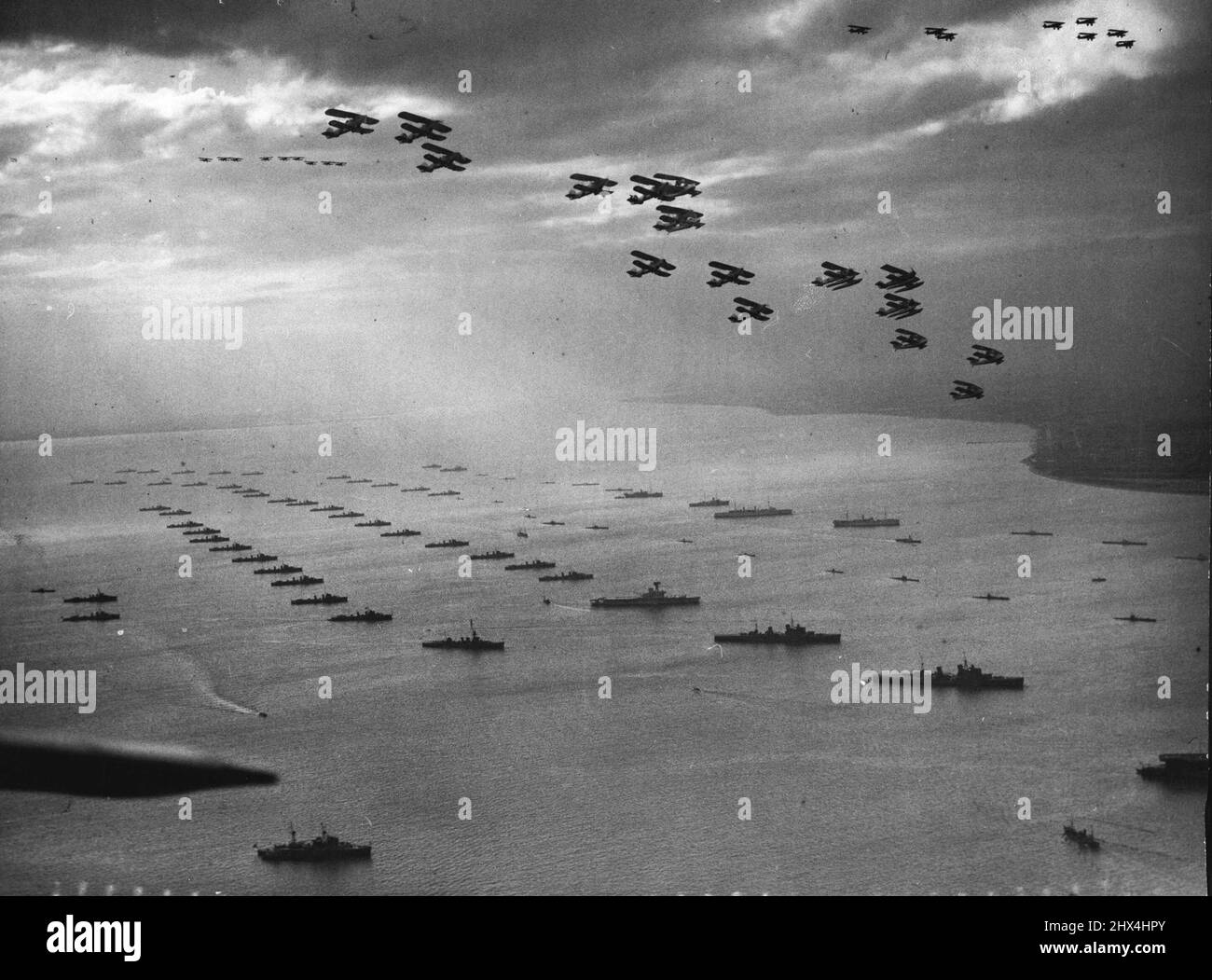 Fleet - Reviews - Maneuver - British Navy. October 05, 1938. (Photo by ...