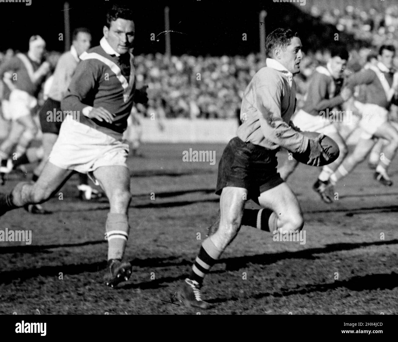 Vintage rugby crowd hi-res stock photography and images - Alamy