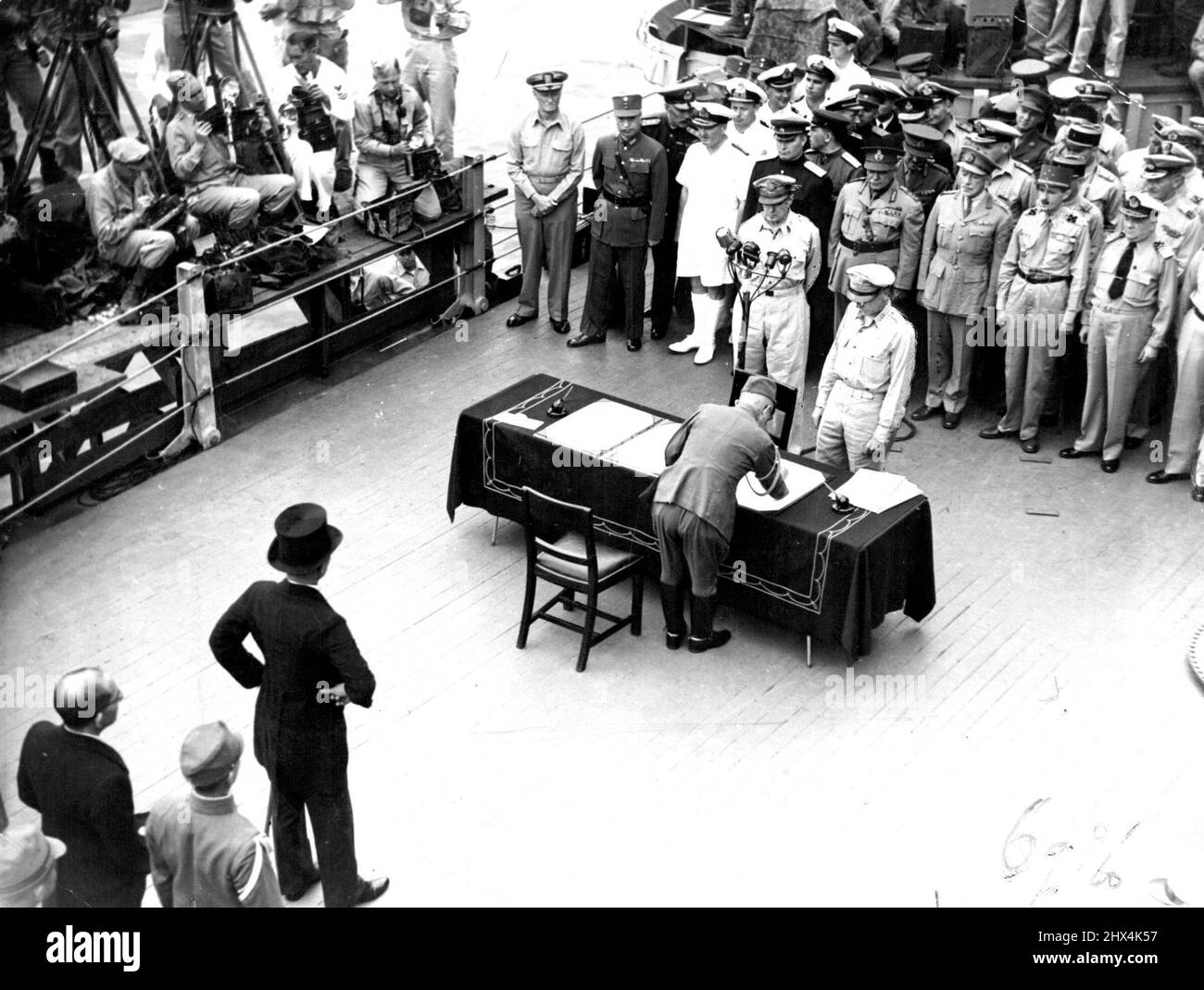 He was one of the back-row boys when General MacArthur ***** Allied ...