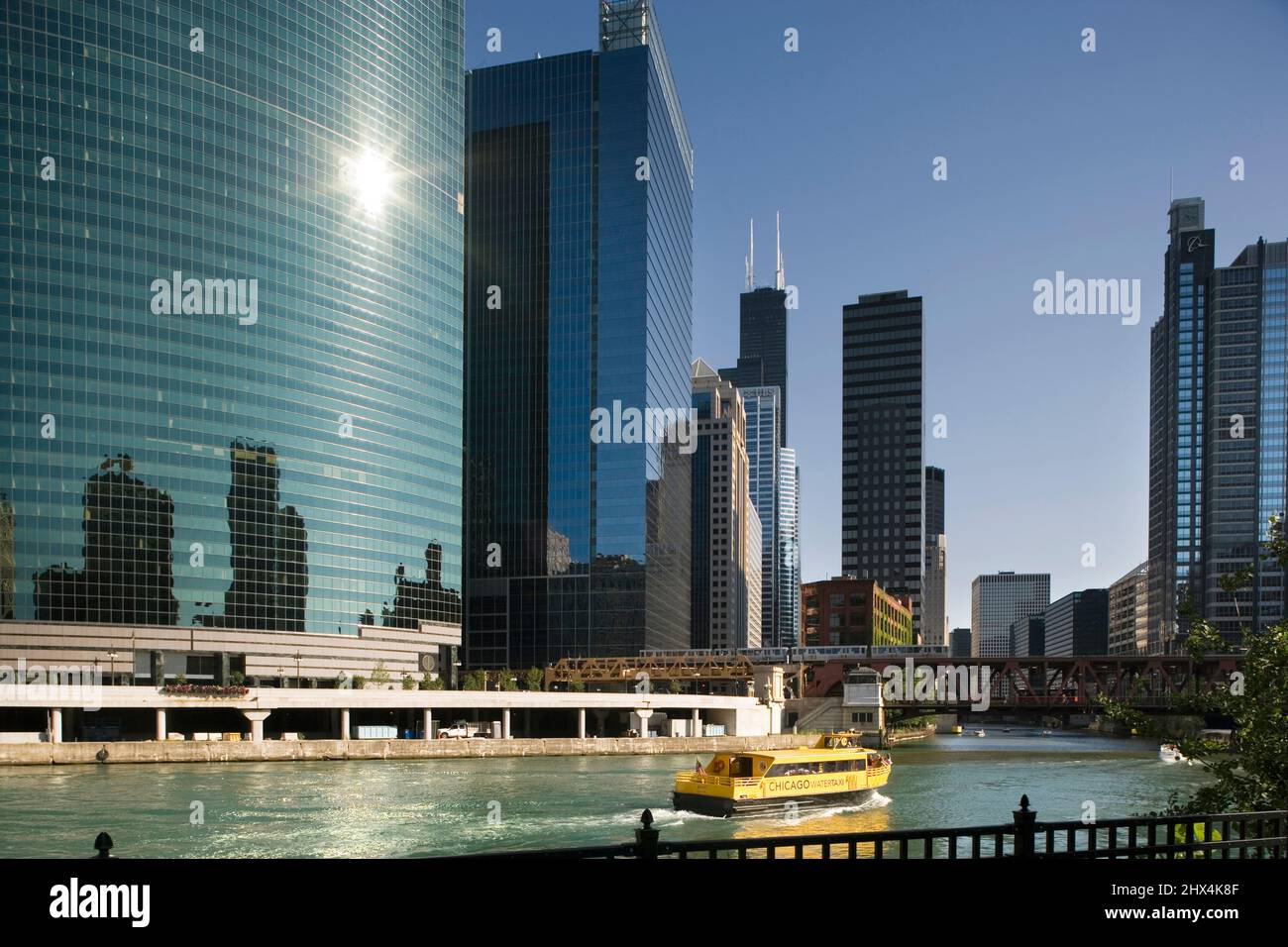 THE LOOP CHICAGO RIVER DOWNTOWN CHICAGO ILLINOIS USA Stock Photo - Alamy