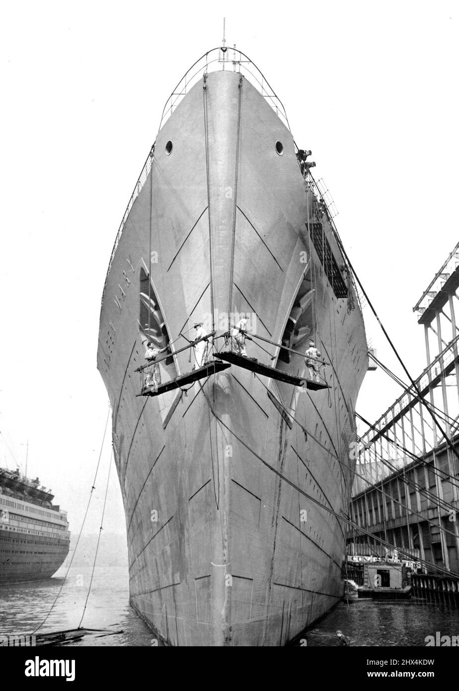 Rms queen mary interior hi-res stock photography and images - Alamy