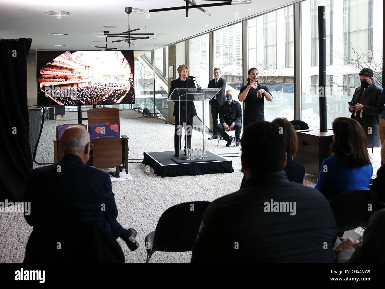 New york philharmonic construction hi-res stock photography and images ...