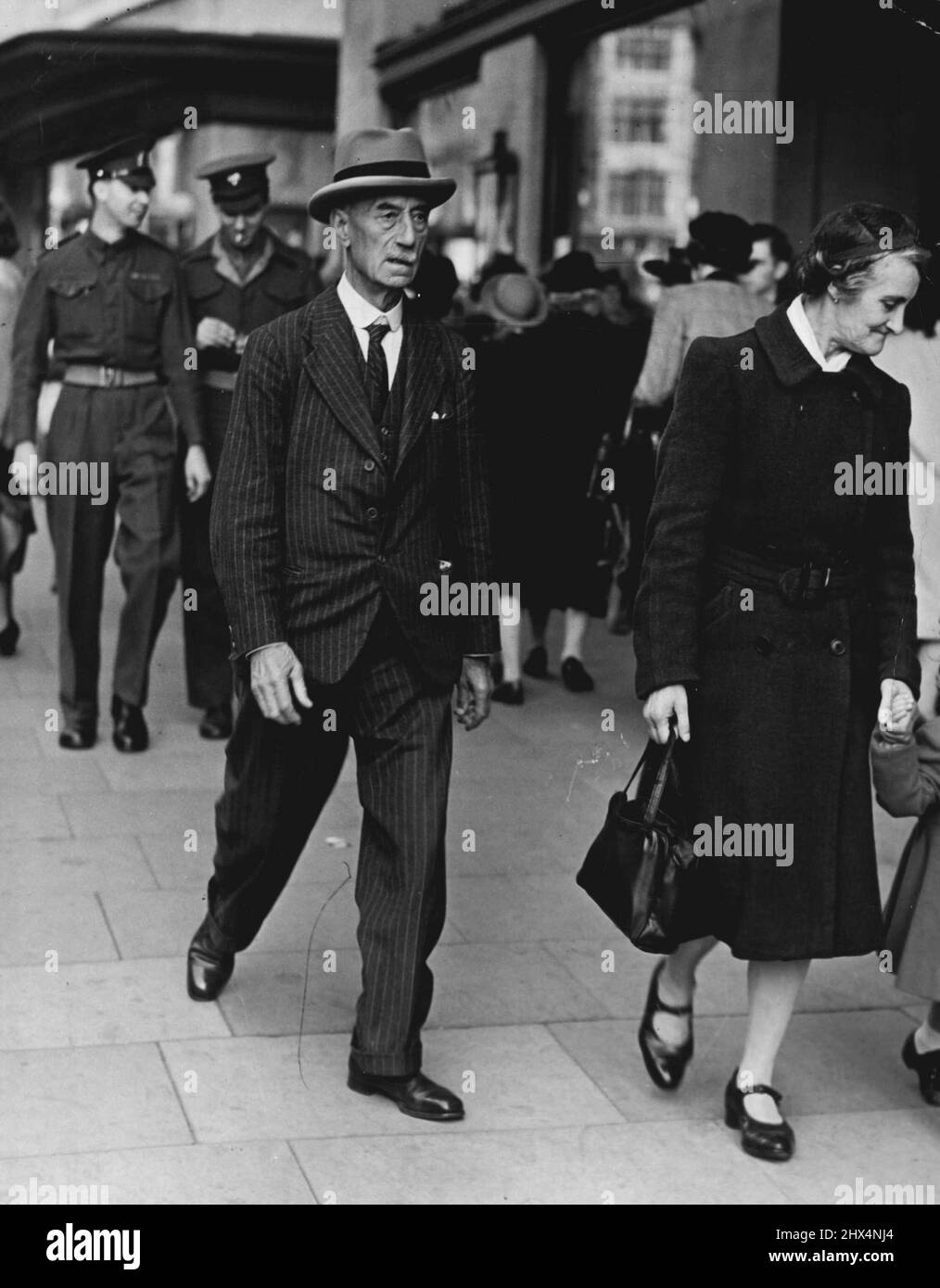 Kensington On High Street - In the crowd: Londoners are apt to be a ...