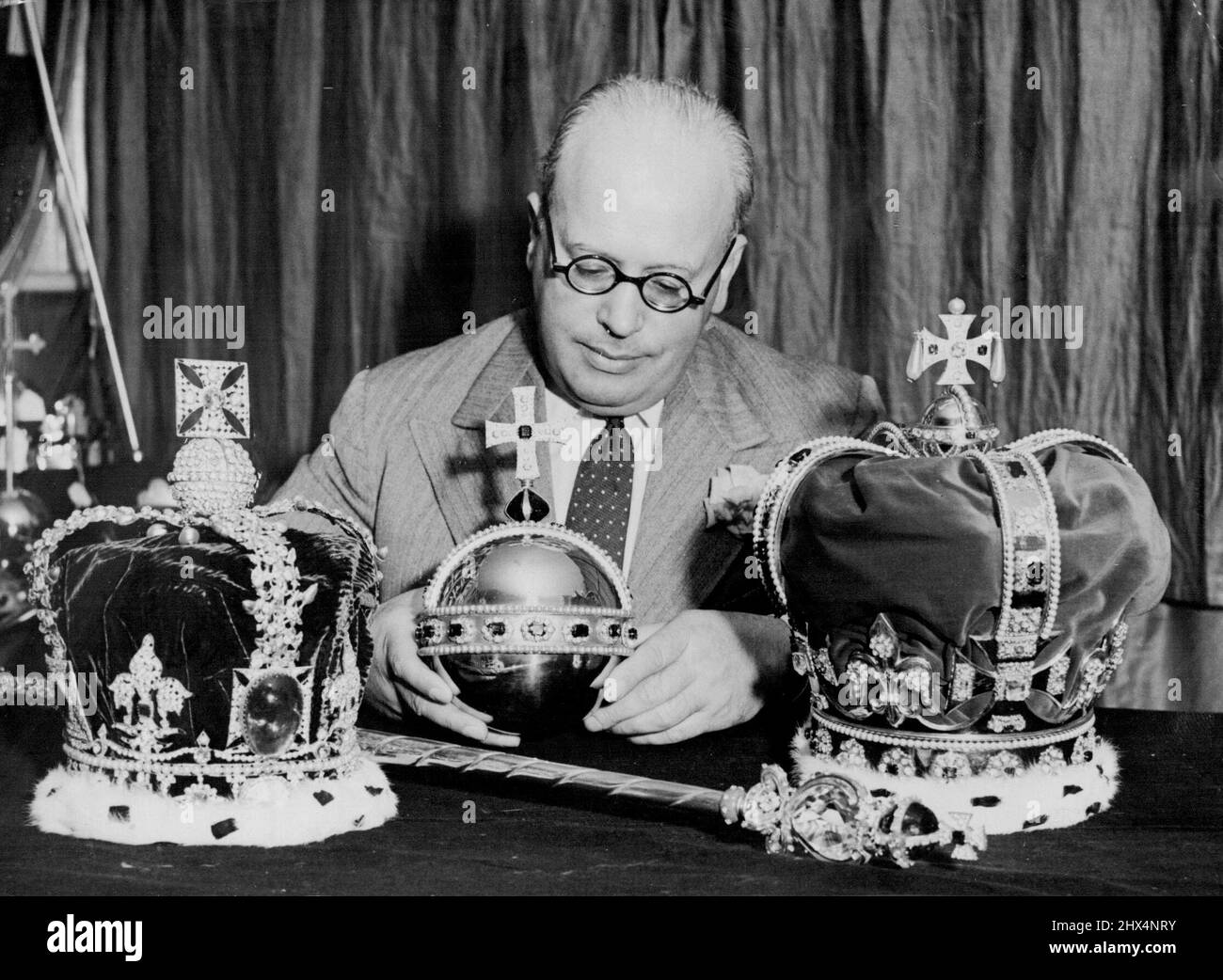 Royal regalia Black and White Stock Photos & Images - Alamy