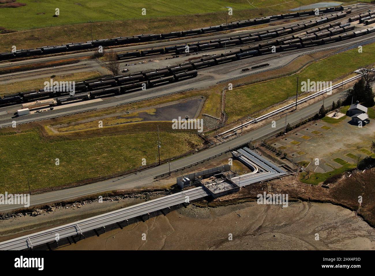 Marathon oil refinery anacortes hi-res stock photography and images - Alamy