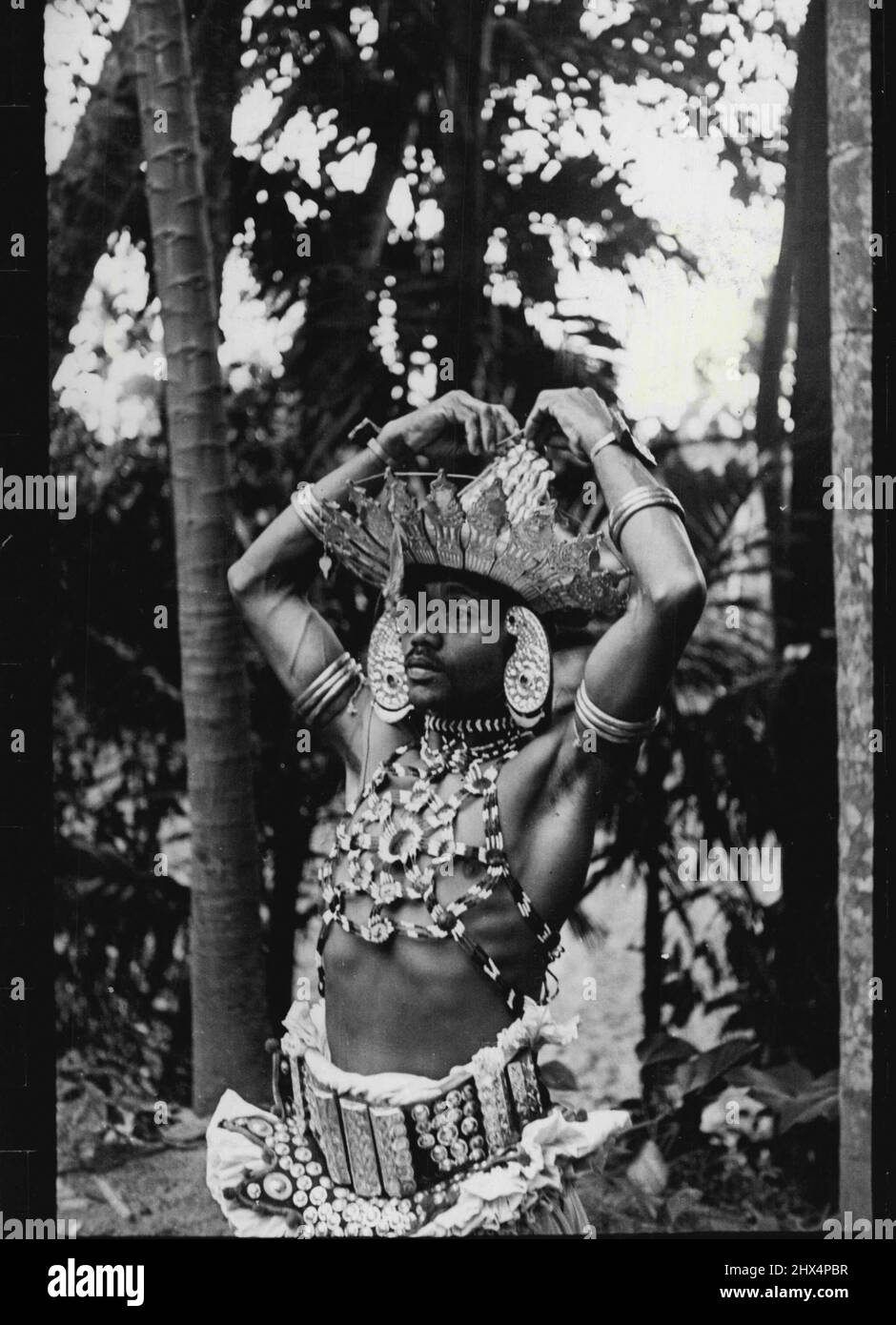 Make Up of a Temple Dancer - Final glory of temple dancer's costume is ...