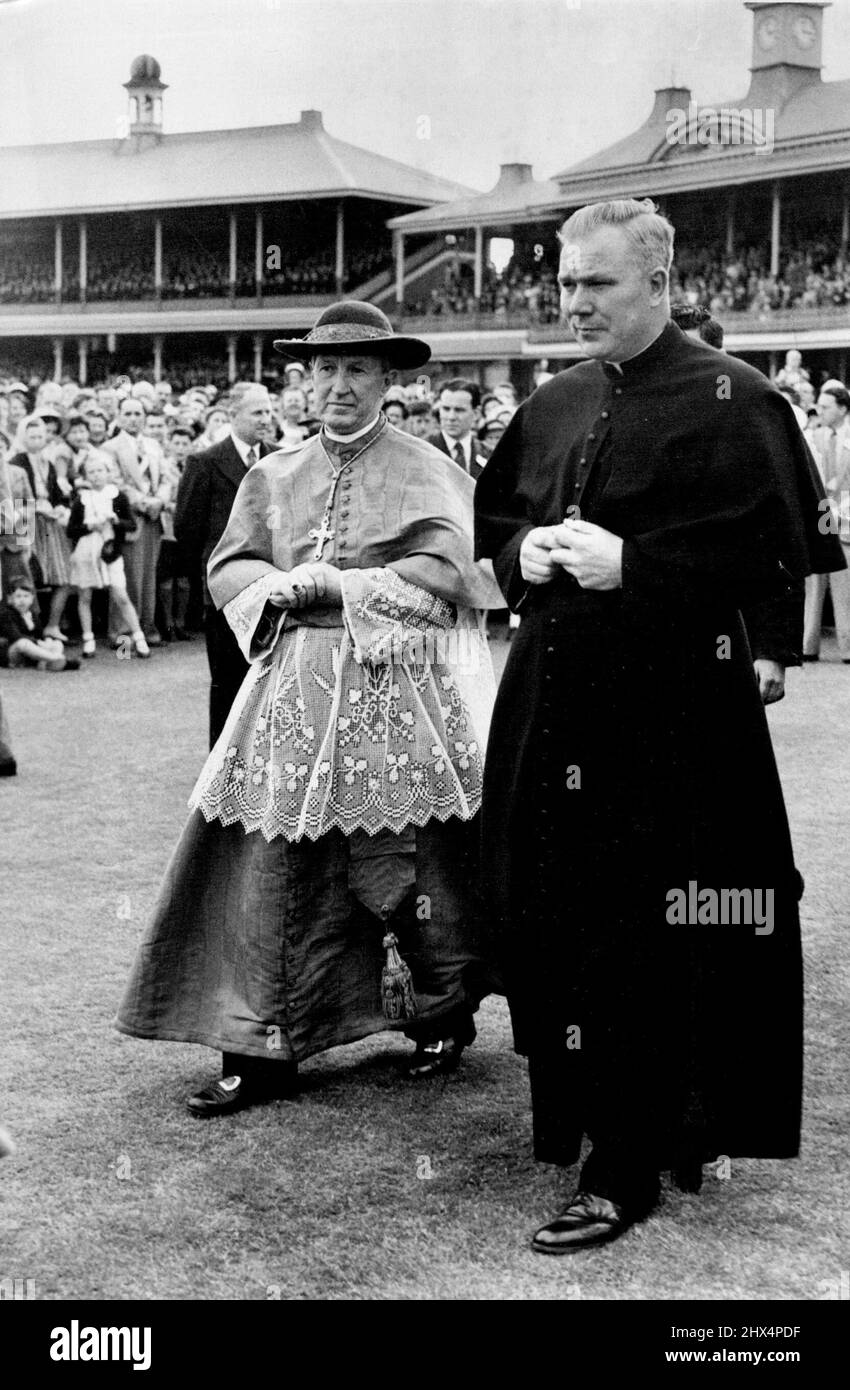 Rosary crusade rally hi-res stock photography and images - Alamy