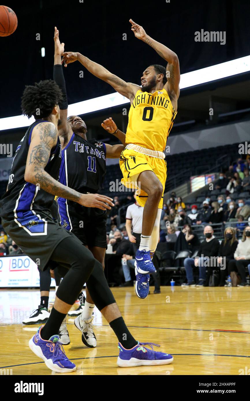 London Lightning defeat the Kitchener Titans, 104-90. Jaylon Tate(0) of ...