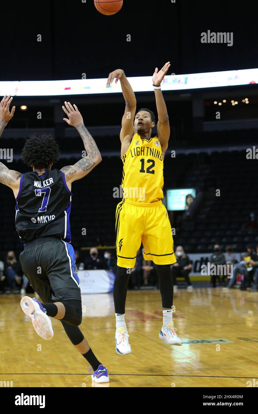 London Lightning defeat the Kitchener Titans, 104-90. Mareik Isom(12 ...