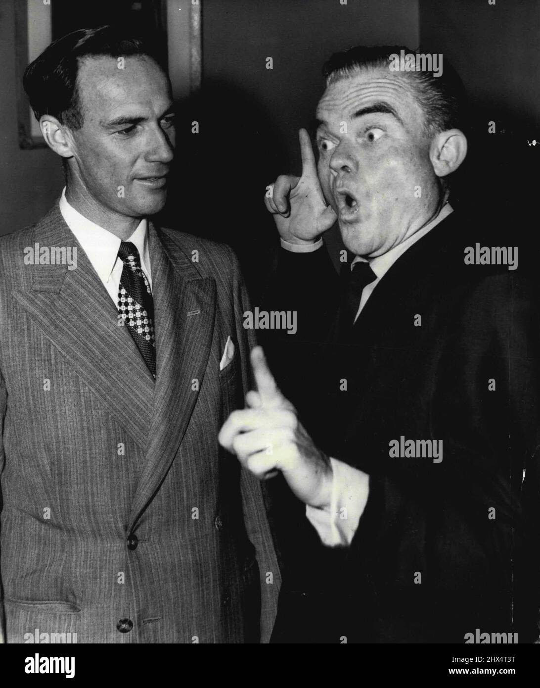 Spike Jones describing a part of his act to the Lord Mayor Ald. Hills ...