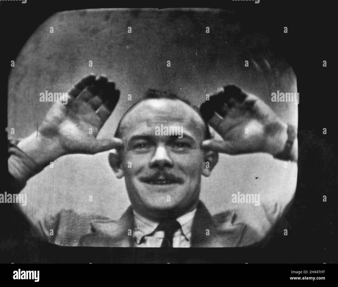 Vintage black and white tv screens hi-res stock photography and images ...