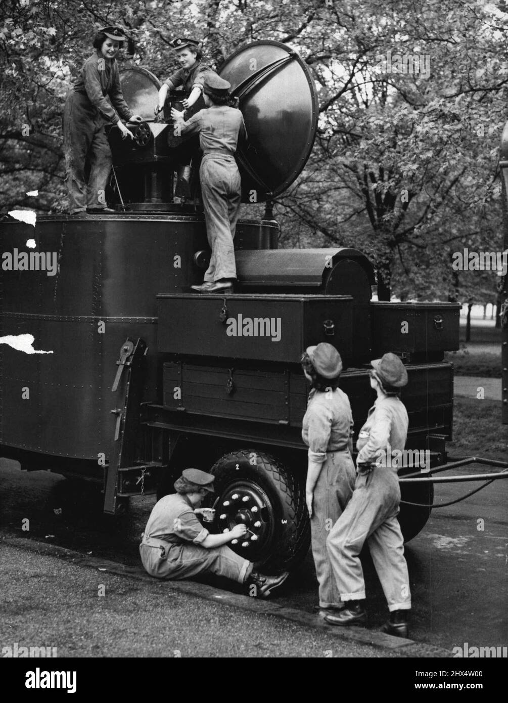Rader Girls in Hyde Park for Army Day - Girls of the 46th (Mixed) Heavy ...