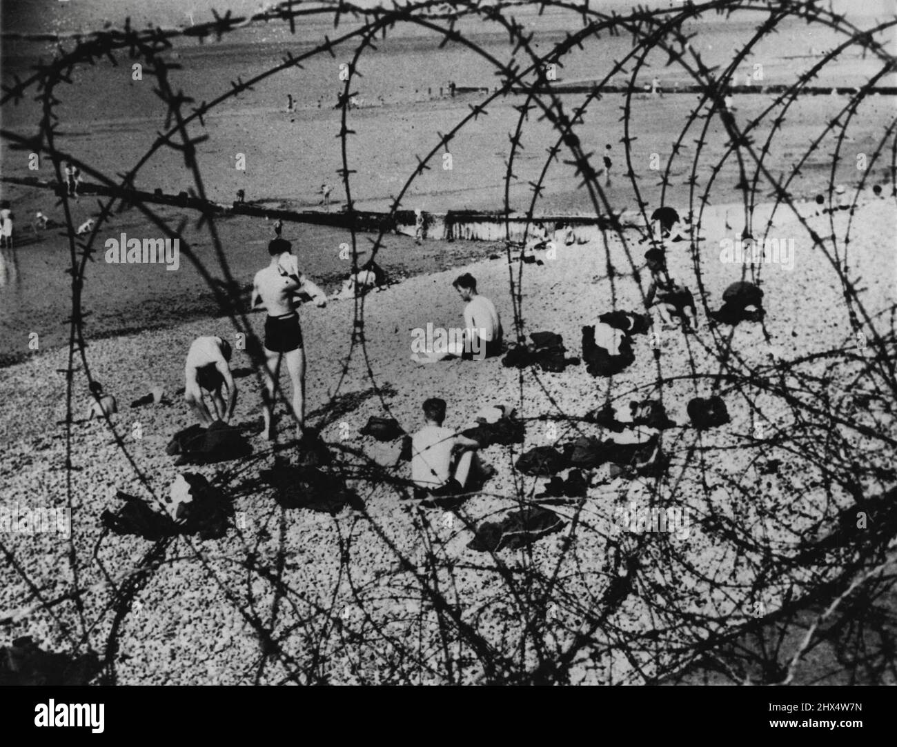 Beach world war 2 barbed wire hi-res stock photography and images - Alamy