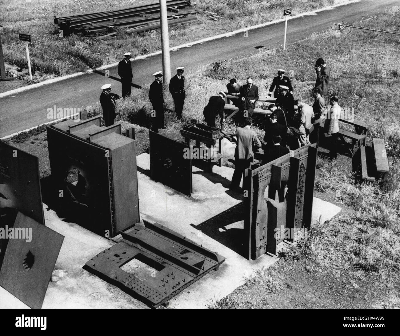 Britain's Defense Establishments -- The journalists and photographers ...