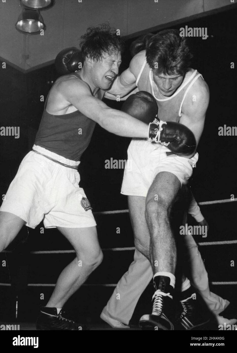 Two boxers in a ring hi-res stock photography and images - Alamy