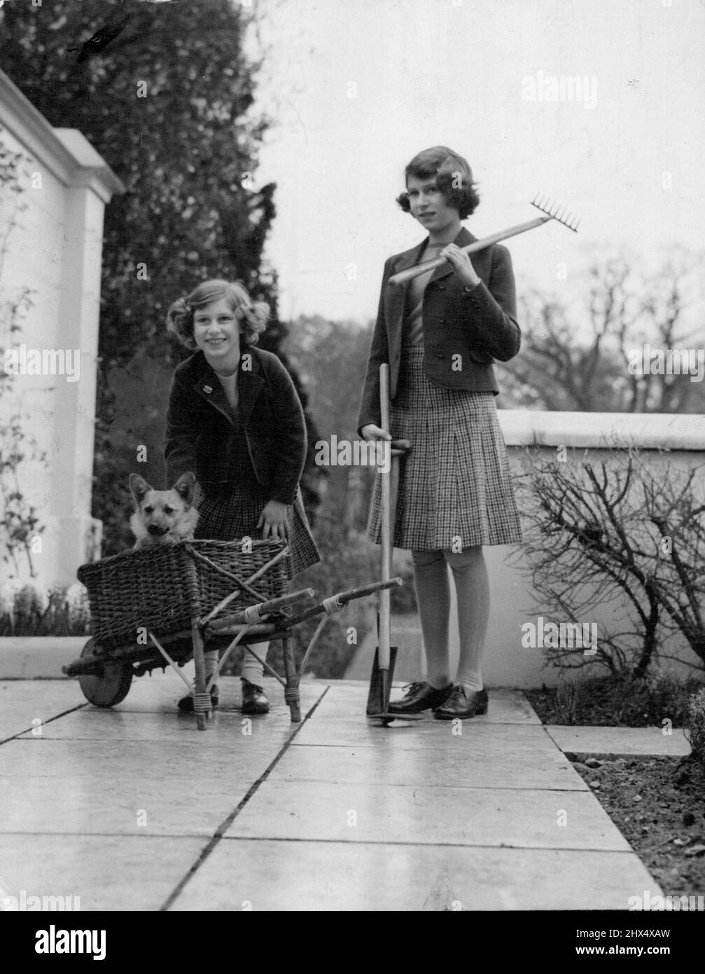 Princess Margaret & Princess Elizabeth - Prior To 1940. July 22, 1940 ...